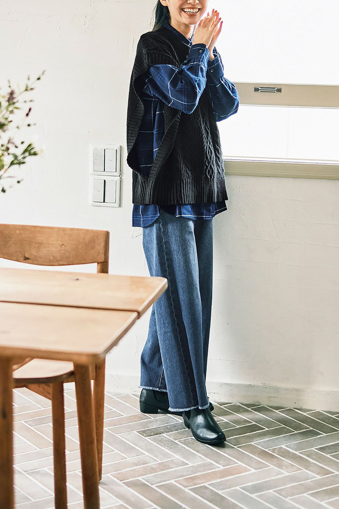 and myera 大きなニットベスト〈黒〉｜Real Stock[リアルストック]｜フェリシモ【公式通販】