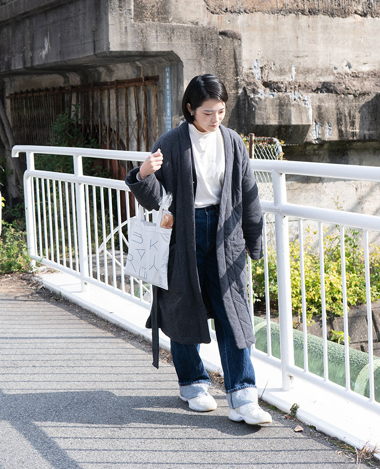 おうち時間を暖かく包む 天竺（じく）キルトの中わた入りロング半纏（はんてん）｜SeeMONO[シーモノ]｜フェリシモ【公式通販】